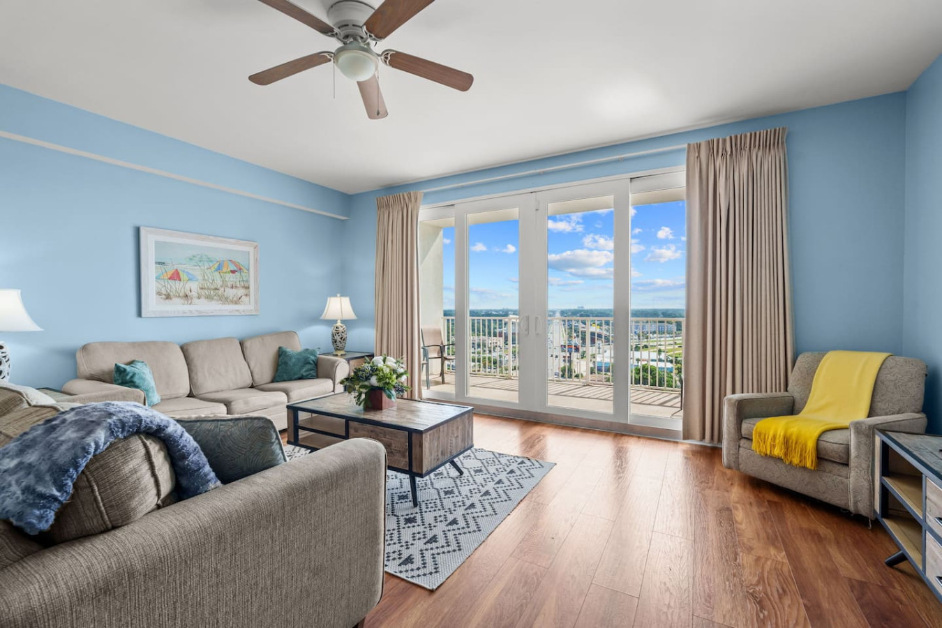 Bright & Spacious Condo 1BD! Steps From The Beach! - Dolce Vita Getaways